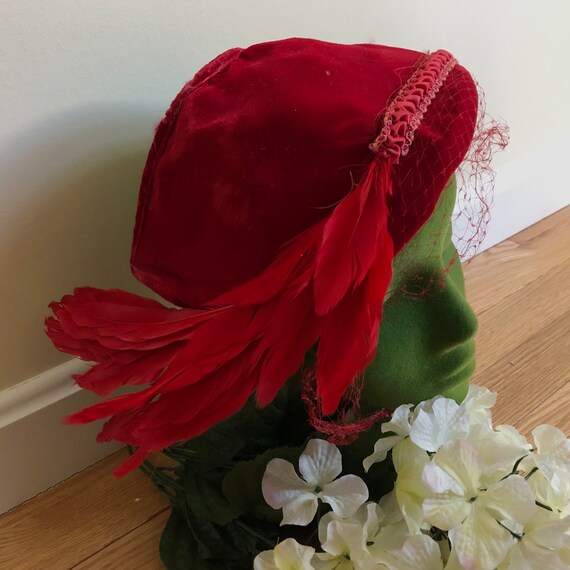 Gorgeous Vintage 1930-40s Red Velvet Hat with Swoopin… - Gem