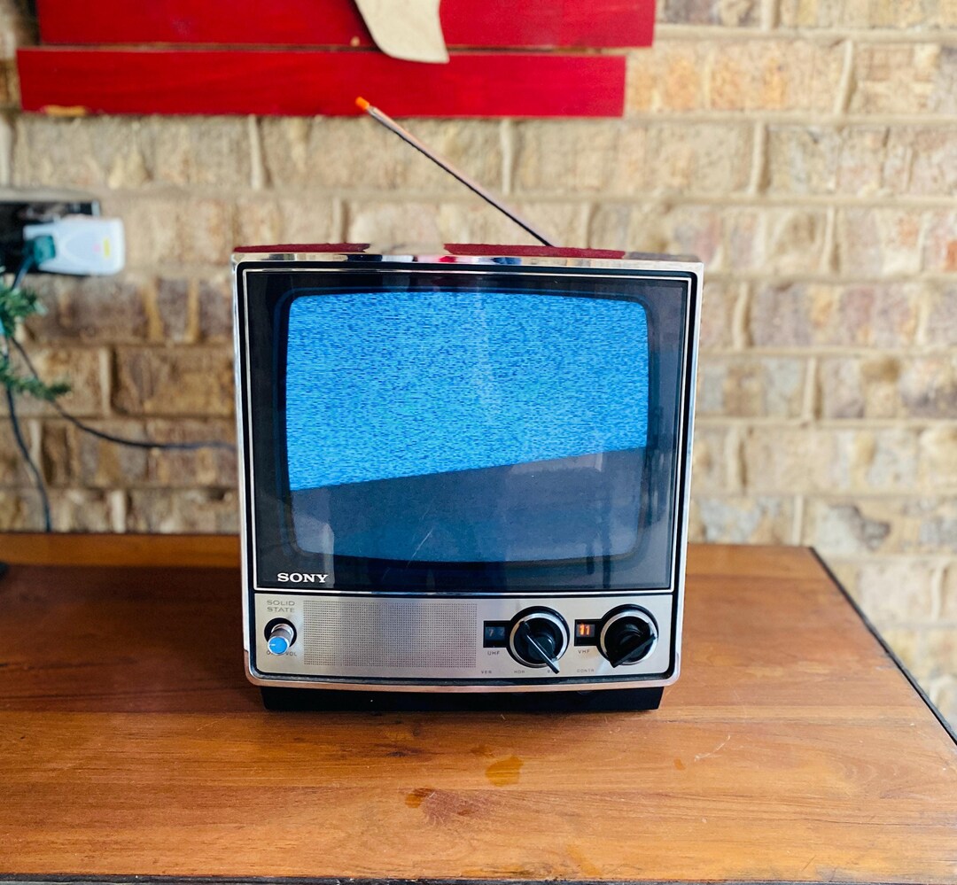 Vintage 1970s Sony Black and White Television - 10.5" Screen - Powers ...