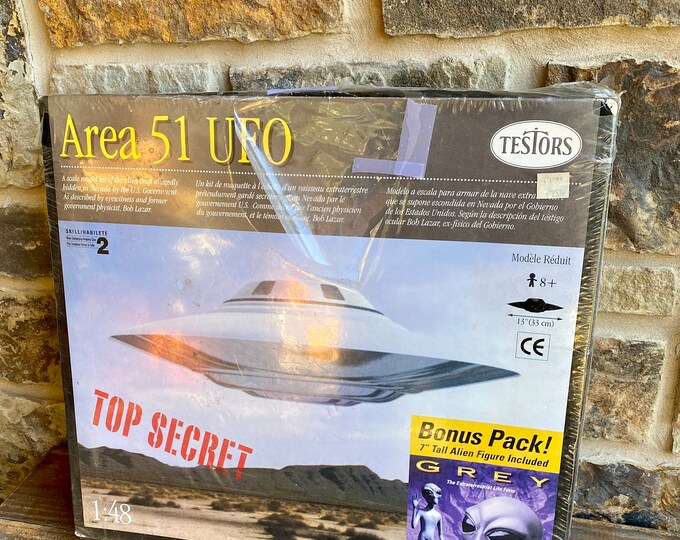1996 Top Secret Area 51 UFO Model by Testors - 1:48 Scale - Comes With ...
