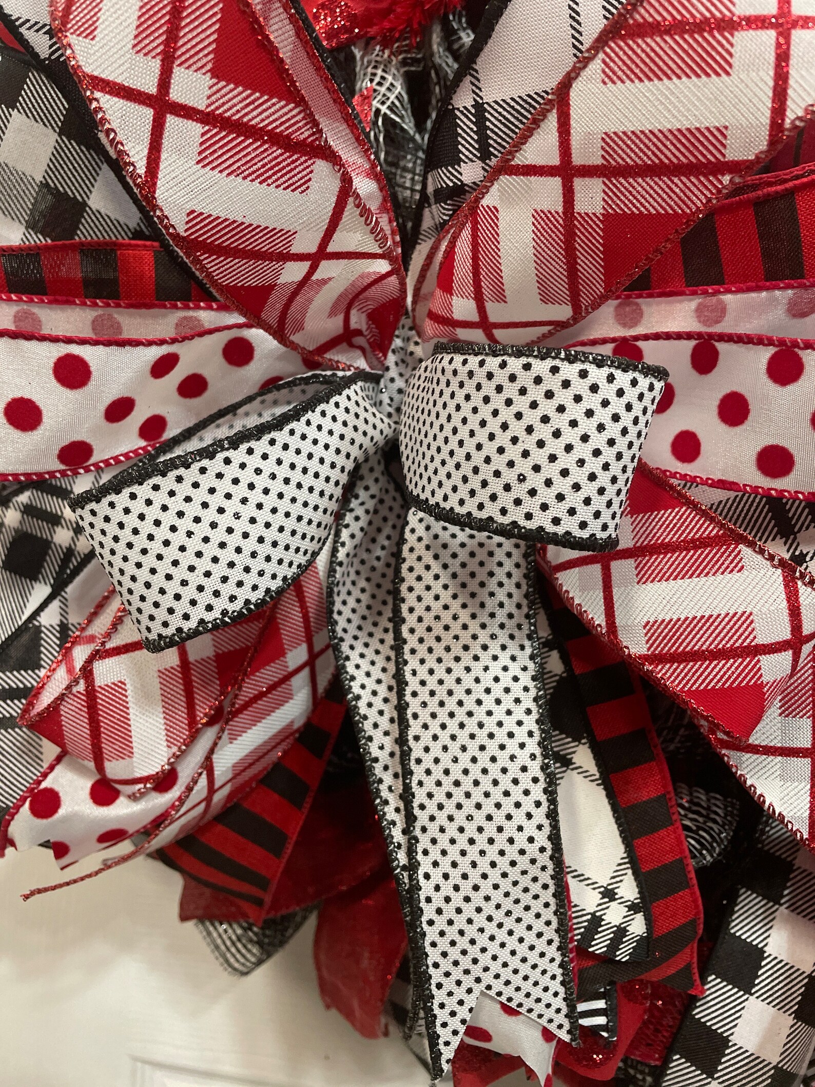 Red Heart Buffalo Plaid Valentines Wreath, Happy Valentines Day Front ...