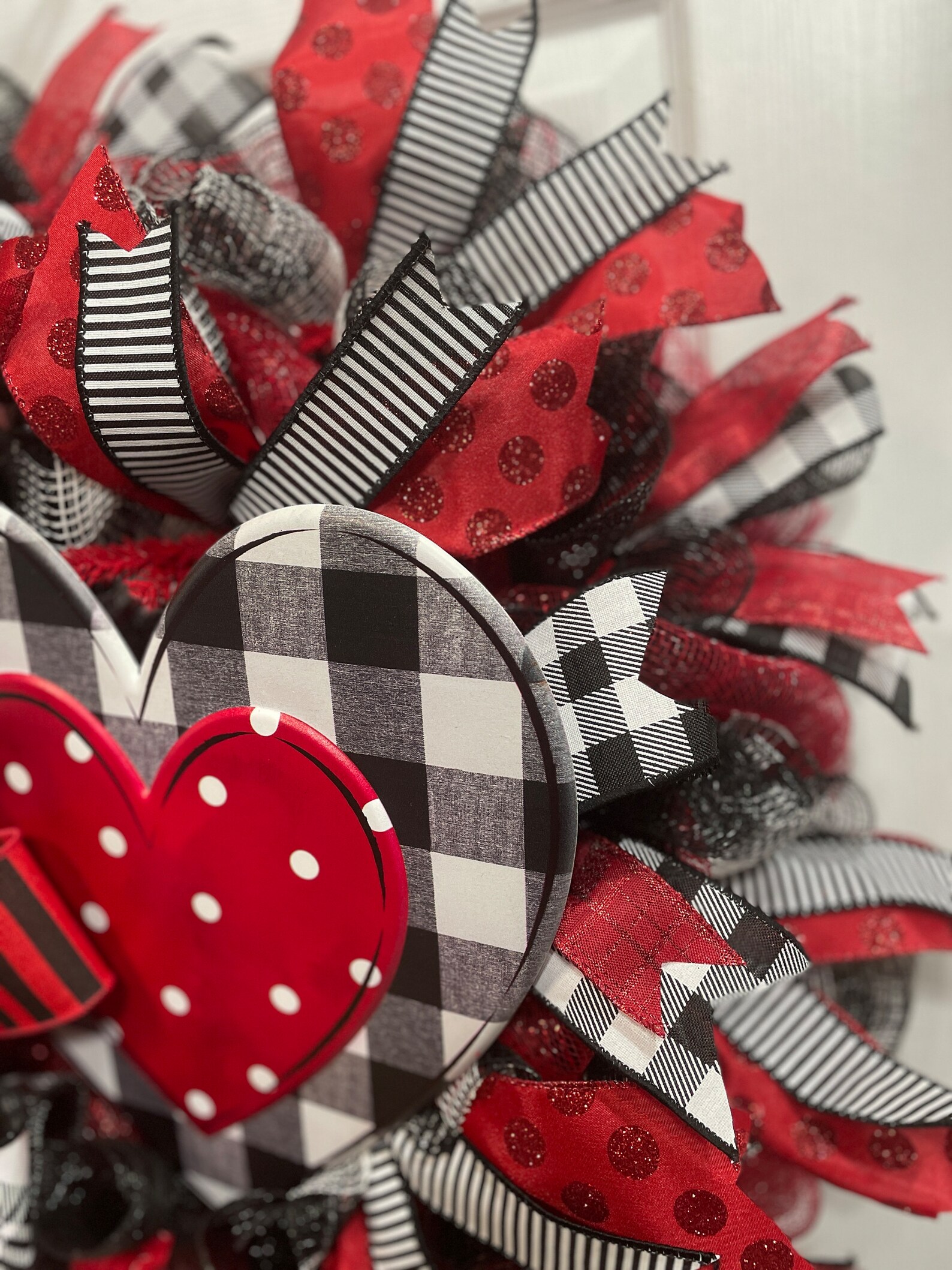 Red Heart Buffalo Plaid Valentines Wreath, Happy Valentines Day Front ...