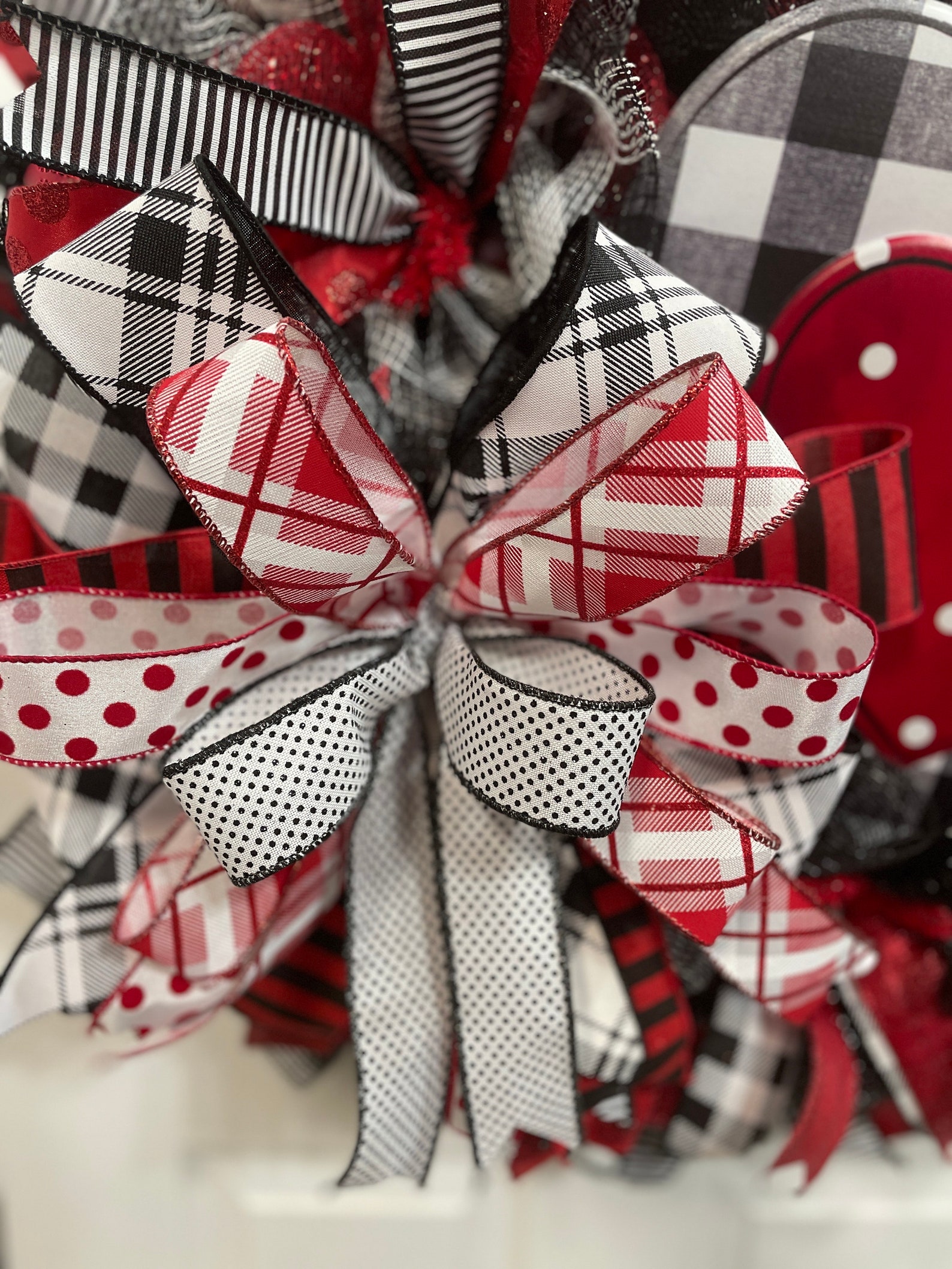 Red Heart Buffalo Plaid Valentines Wreath, Happy Valentines Day Front ...