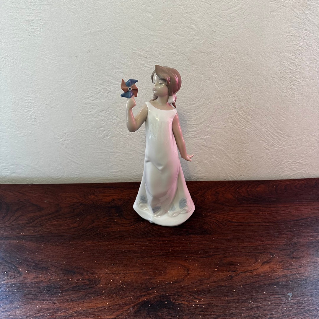 Vintage 2001 Lladro Fine Porcelain Girl With Pinwheel 10” Statue ...