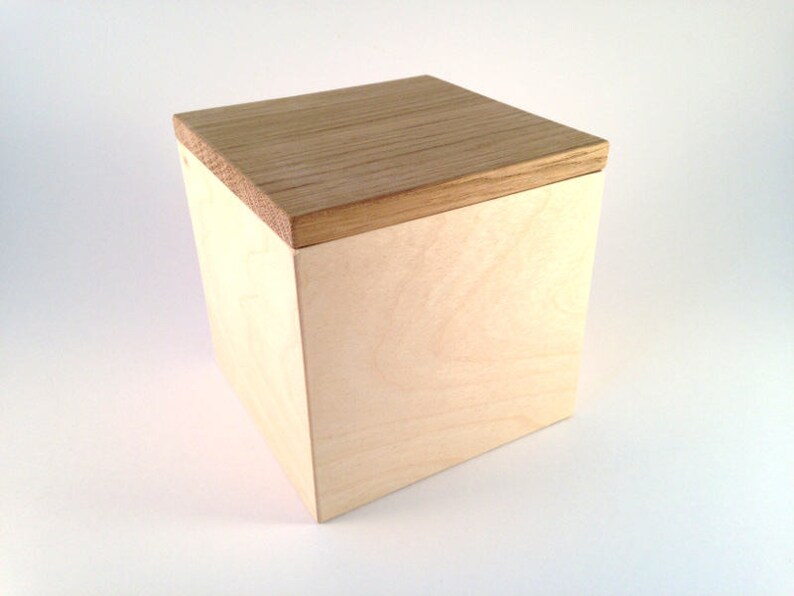 Caja de madera contrachapada de abedul con tapa de roble macizo. tamaño ...