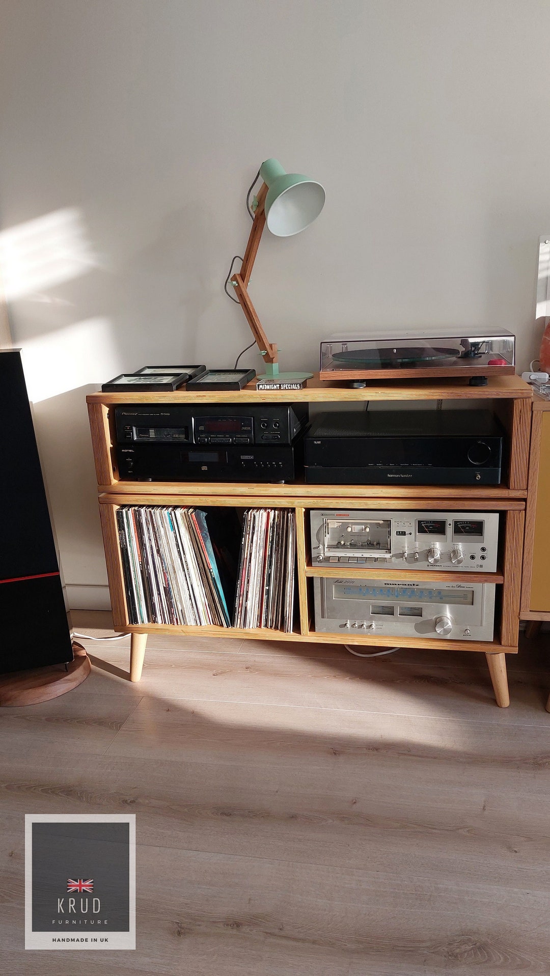 Record Player Table With a Hi-fi Shelf | Vinyl Record Storage ...