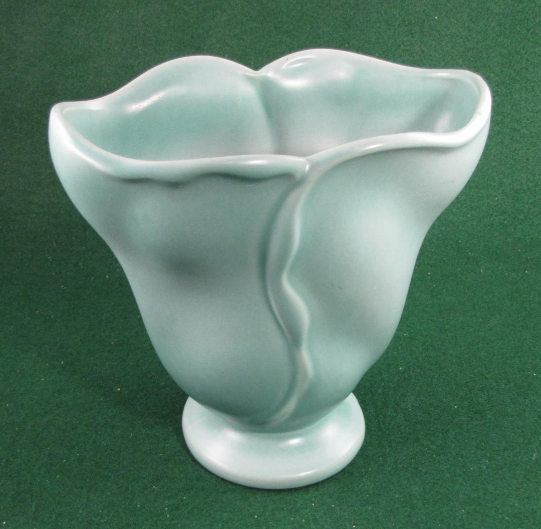 STANGL Art Pottery Vase #3220 // Art Deco, Leaf Petal Tulip Shape ...