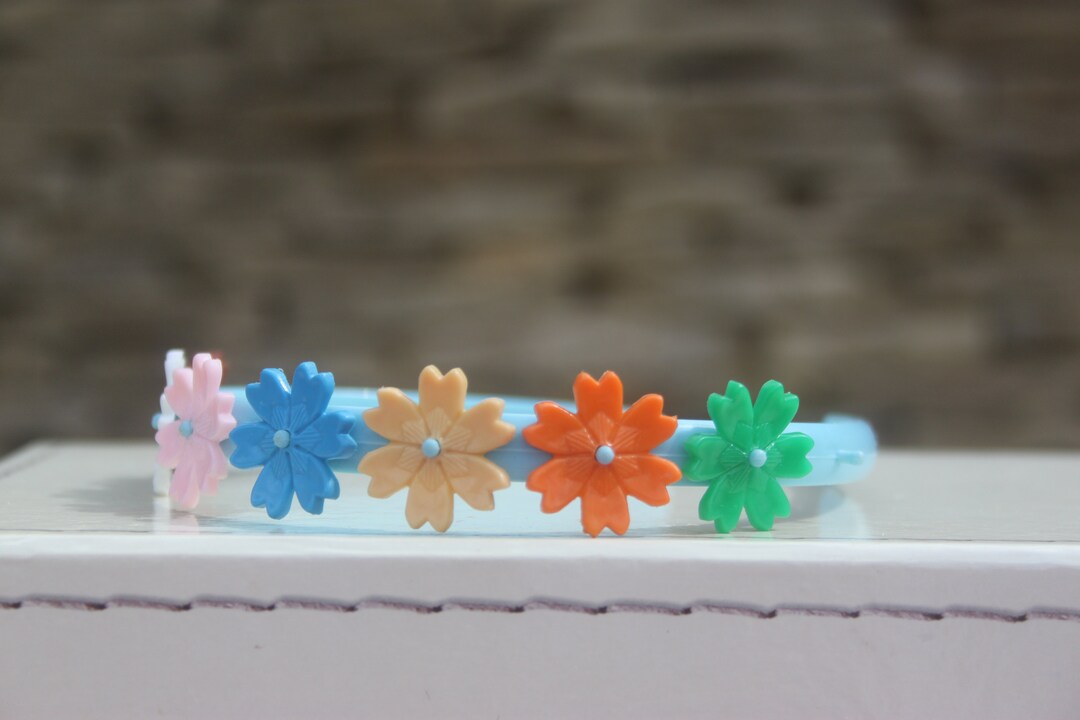 Vintage 1950s Blue Plastic Alice Band Daisies Pink Yellow Orange Green ...