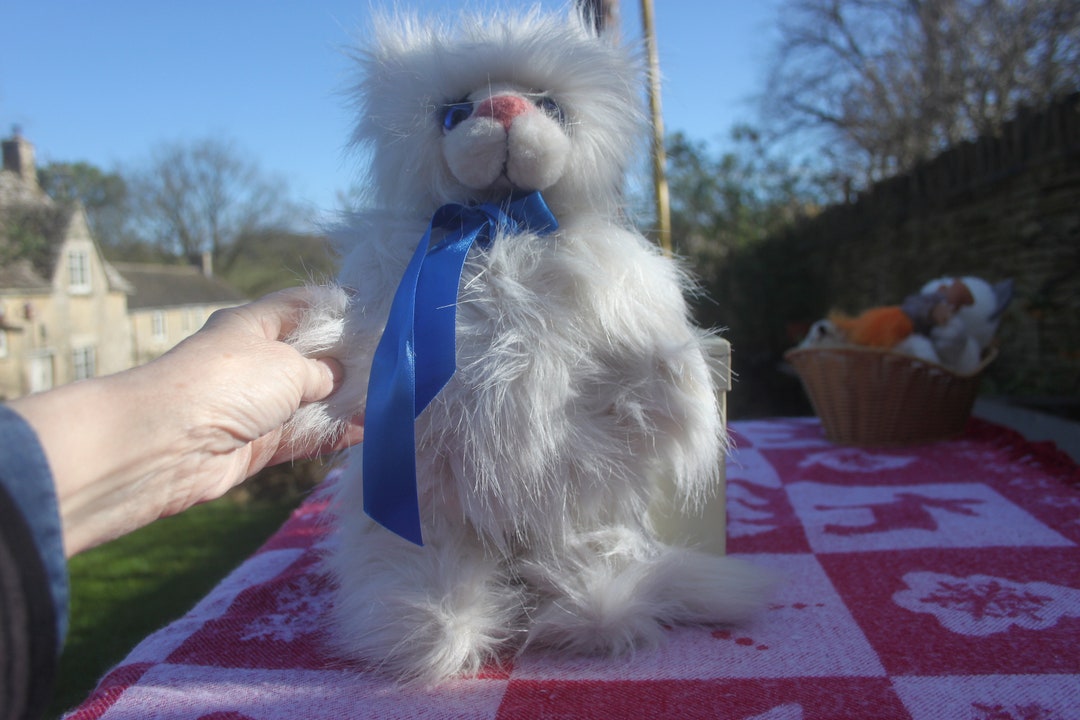 Large Fluffy White Bear / Cat Collector's Stuffed Toy Limited Edition ...
