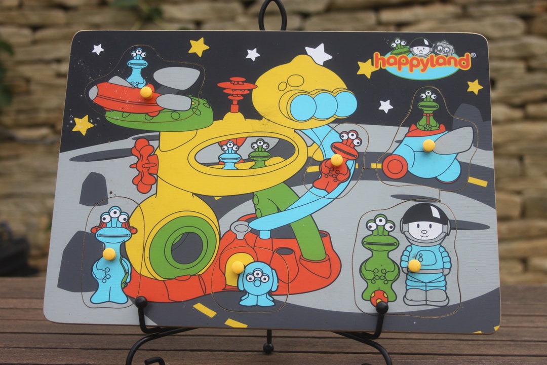 Vintage Martians Aliens Tip and Fit Tray Puzzle, Peg Puzzle, Wooden ...