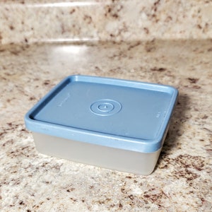 Tupperware Mini Square-a-way Sandwich Keeper 1516 Clear With Blue Seal ...