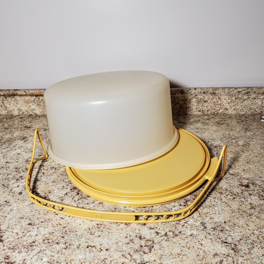 Vintage Tupperware Round Cake Taker Pie Cupcake Carrier Gold Base 1257 ...