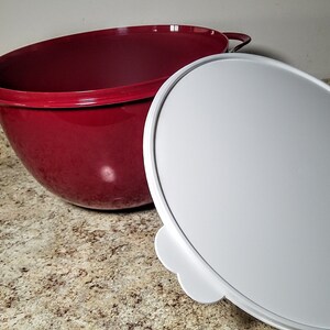 Tupperware Jumbo Red Thatsa Bowl 59 Cups White Double Tab Seal Brand ...