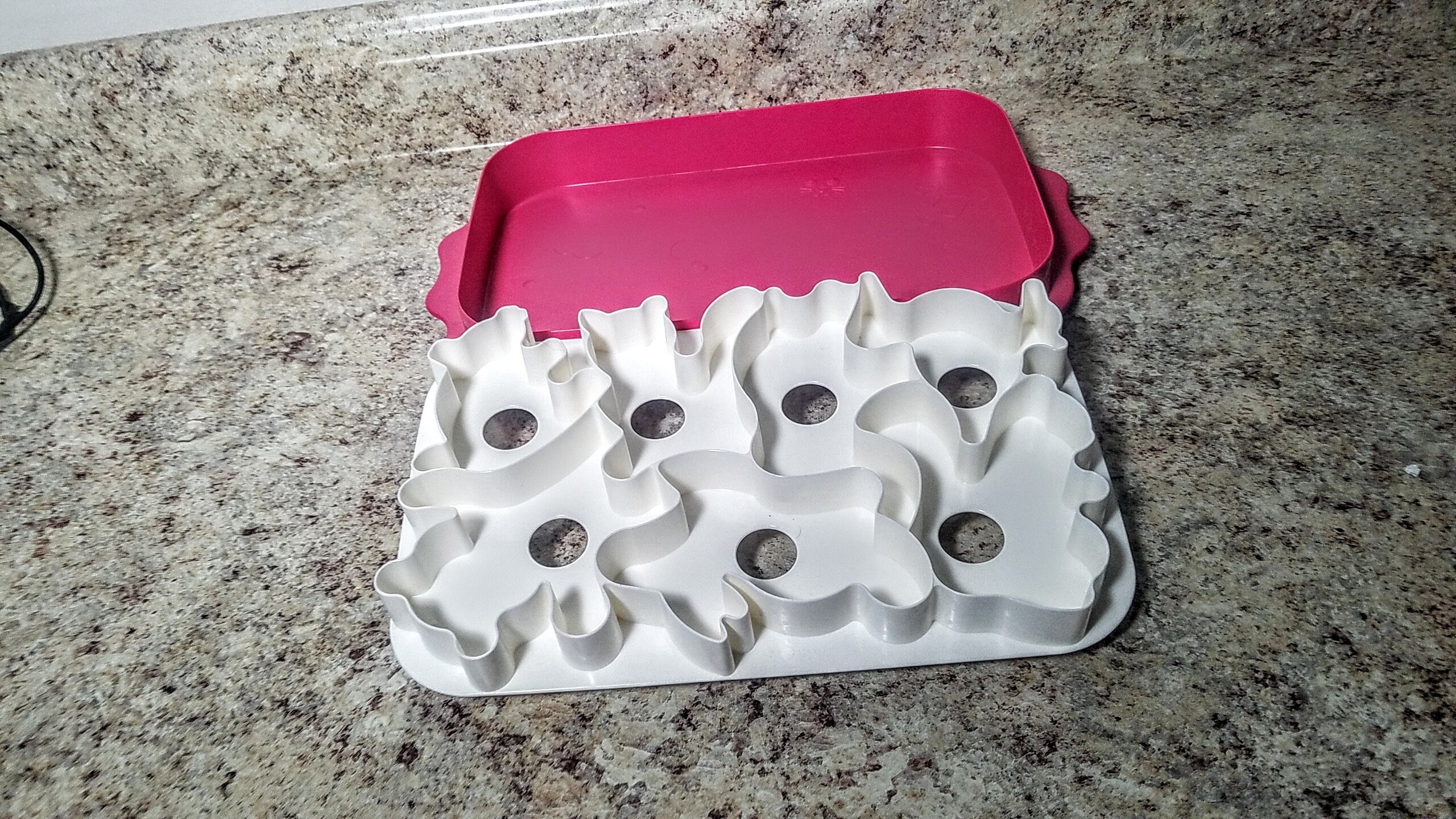 Tupperware Jello Wigglers Gelatin Jigglers 2553 Pink Animal Shape ...