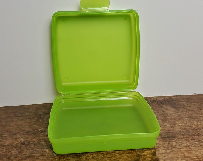 Tupperware Sandwich Keeper Hot Lime Green Container 3752 Square Locking ...