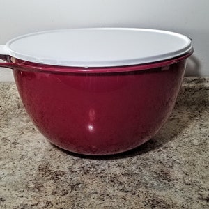 Tupperware Jumbo Red Thatsa Bowl 59 Cups White Double Tab Seal Brand ...