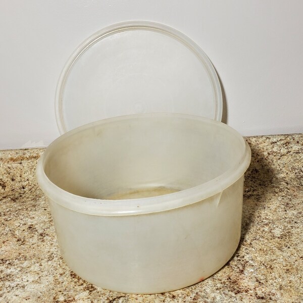 Tupperware Round Cake Container - Etsy