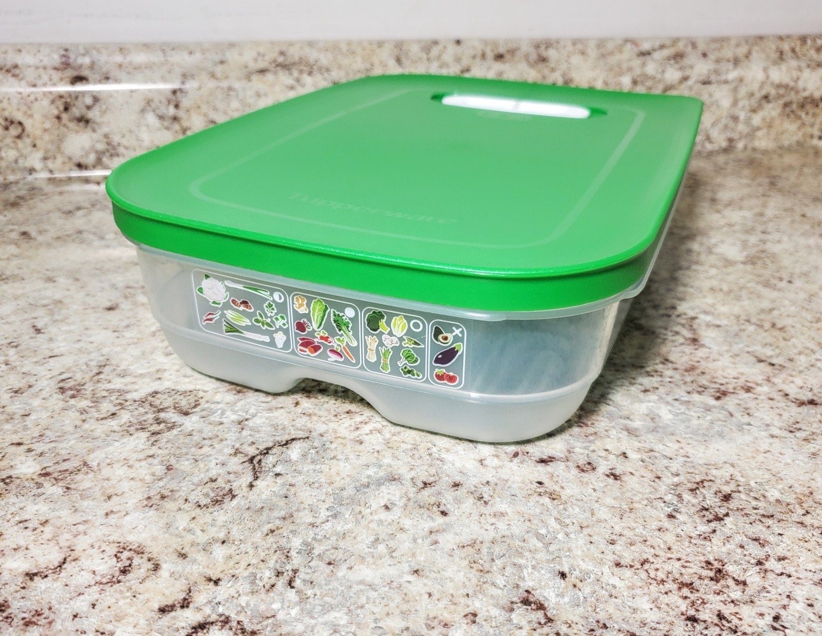 Tupperware Fridgesmart 1 3/4 Qt. Fruit Vegetable Storage Container 7291 ...