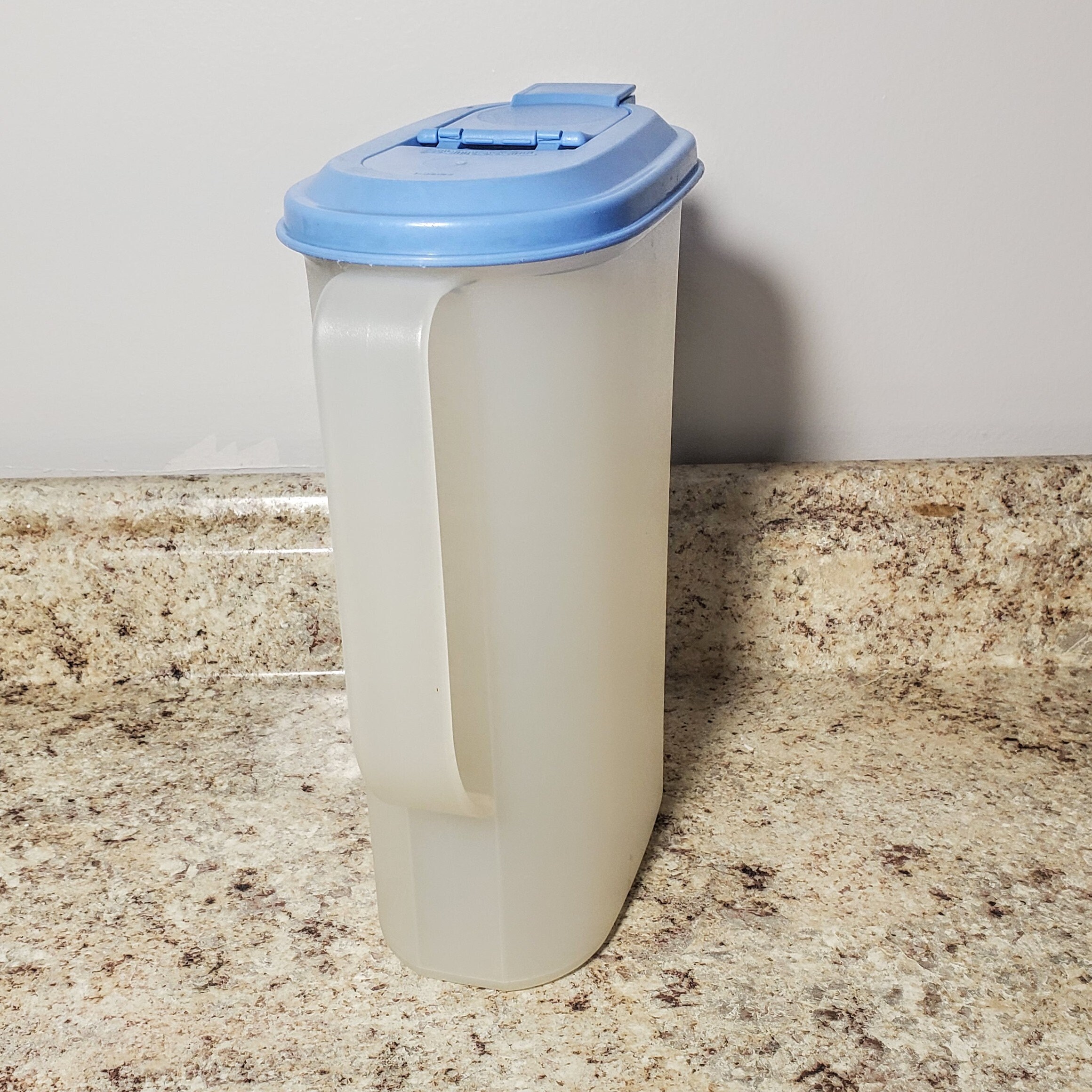 TUPPERWARE Slim Line 2 Quart Refrigerator Pitcher 2009 Blue Flip Lid - Etsy