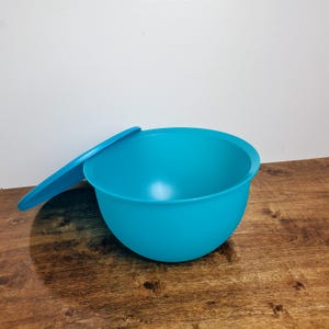 Tupperware Impressions Bowl Blue Mixing Storage #3091 4.3 Liters W/ Lid ...