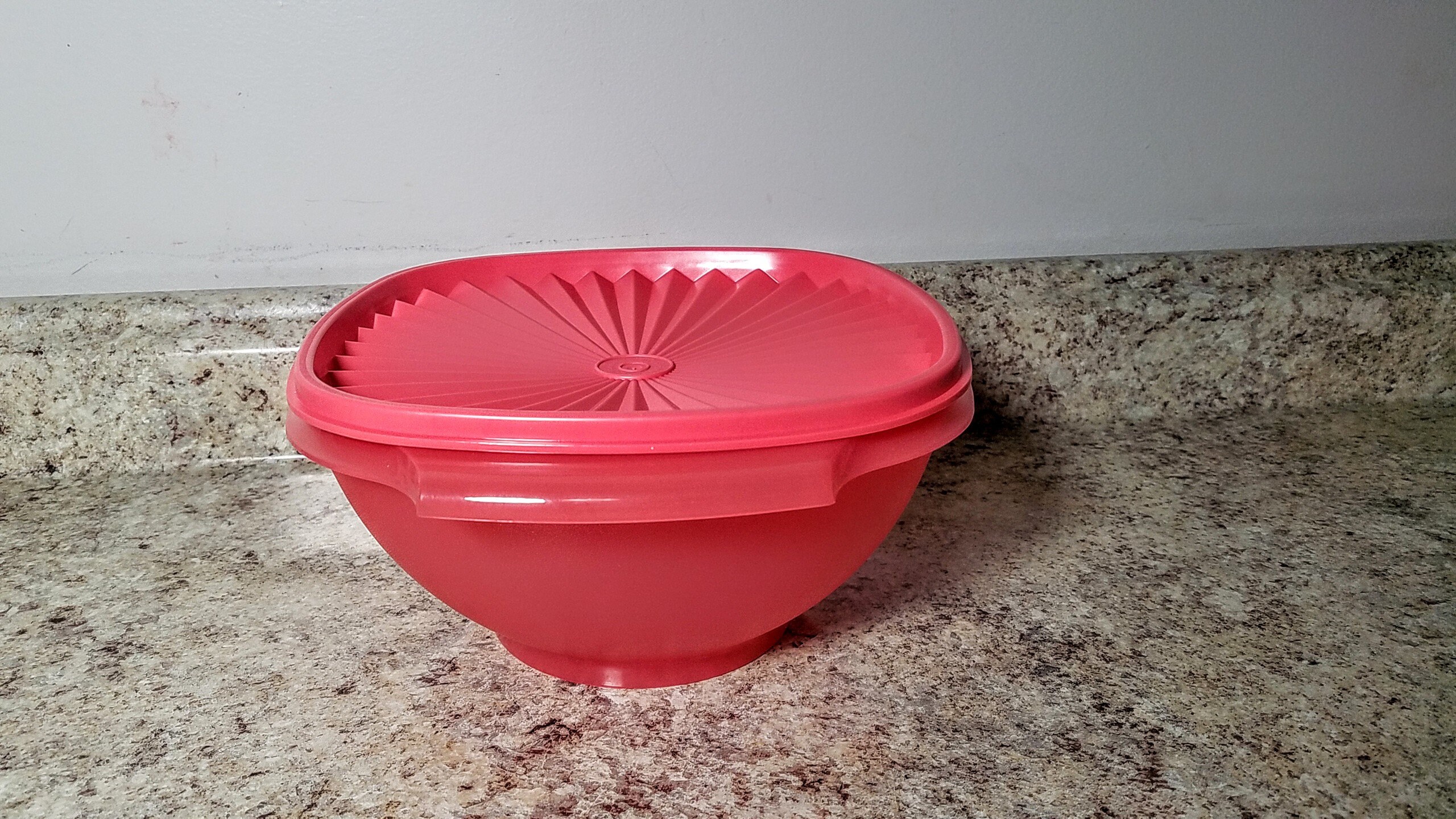 New Tupperware 836 Servalier Bowl Watermelon Red 8 Cup With LID ...