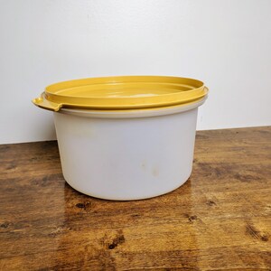 Vintage Tupperware Round Cake Taker AS IS! Harvest Gold Plate 684 ...