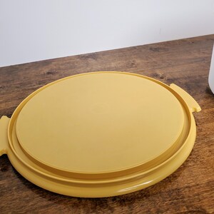 Vintage Tupperware Round Cake Taker AS IS! Harvest Gold Plate 684 ...