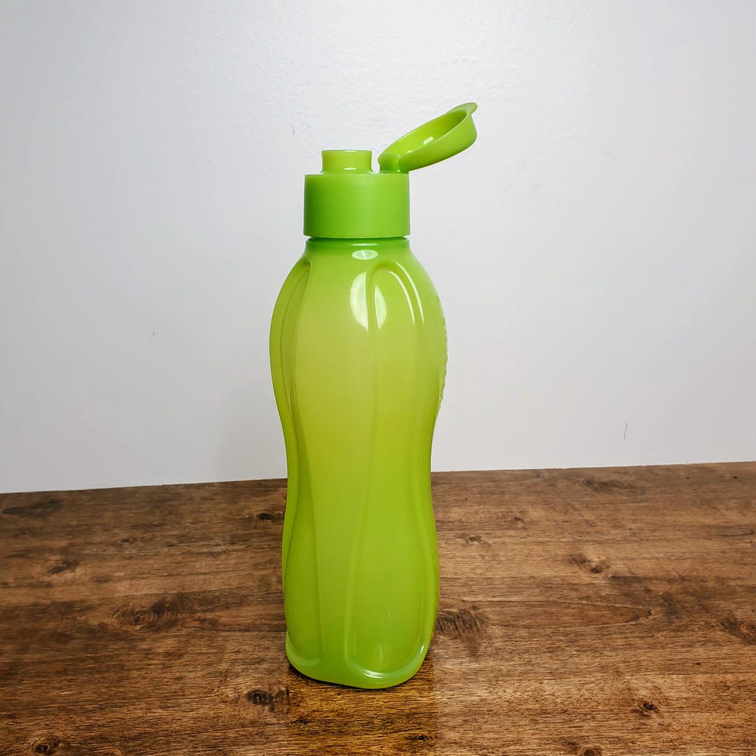 New Tupperware Large Green Eco Water Bottle 1L Flip Cap Gym Athletes ...
