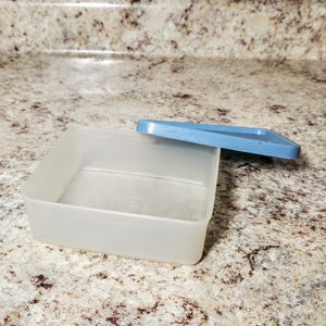 Tupperware Mini Square-a-way Sandwich Keeper 1516 Clear With Blue Seal ...