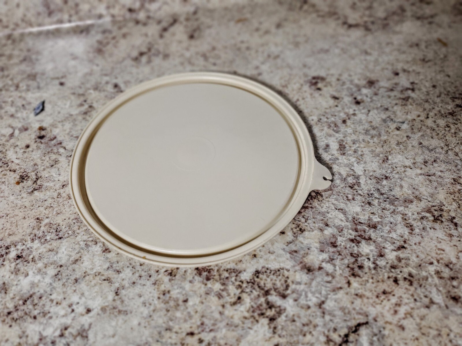 Tupperware USA Seal Sheer Beige Round Replacement 6 c Tab Lid Only 227 ...