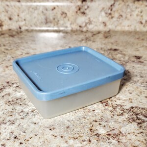 Tupperware Mini Square-a-way Sandwich Keeper 1516 Clear With Blue Seal ...