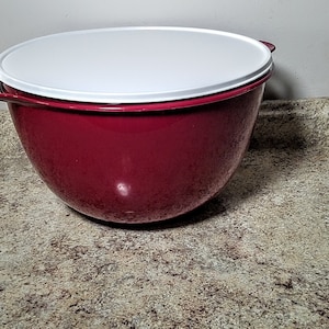 Tupperware Jumbo Red Thatsa Bowl 59 Cups White Double Tab Seal Brand ...