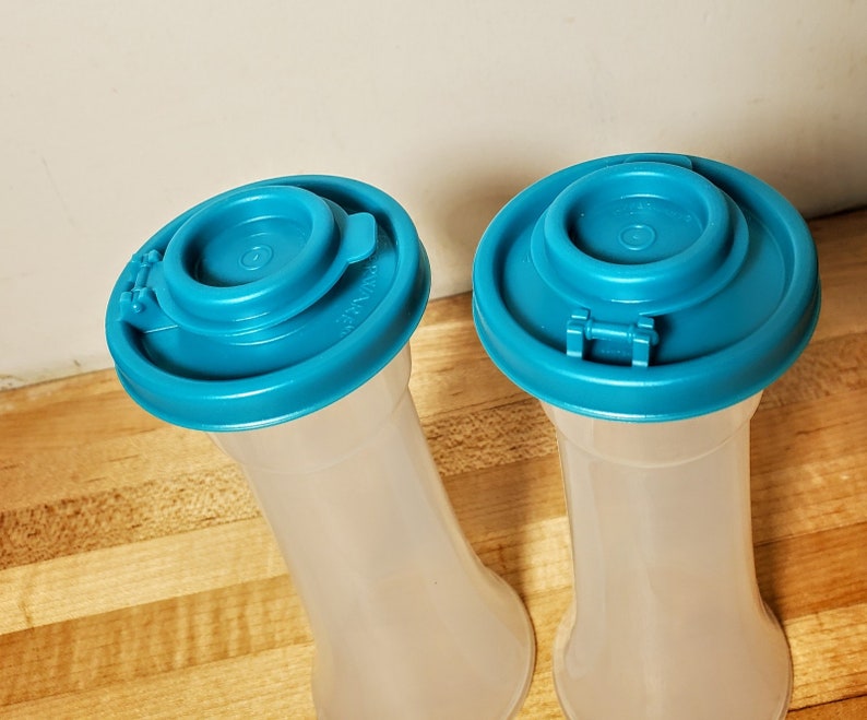 Tupperware LARGE Hourglass Salt and Pepper Shakers Set Clear With Teal ...
