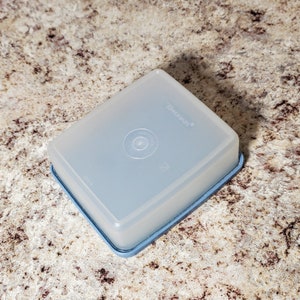 Tupperware Mini Square-a-way Sandwich Keeper 1516 Clear With Blue Seal ...