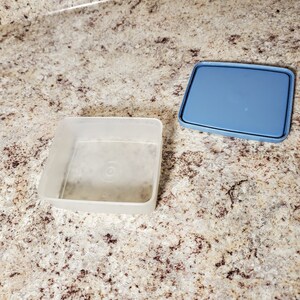 Tupperware Mini Square-a-way Sandwich Keeper 1516 Clear With Blue Seal ...