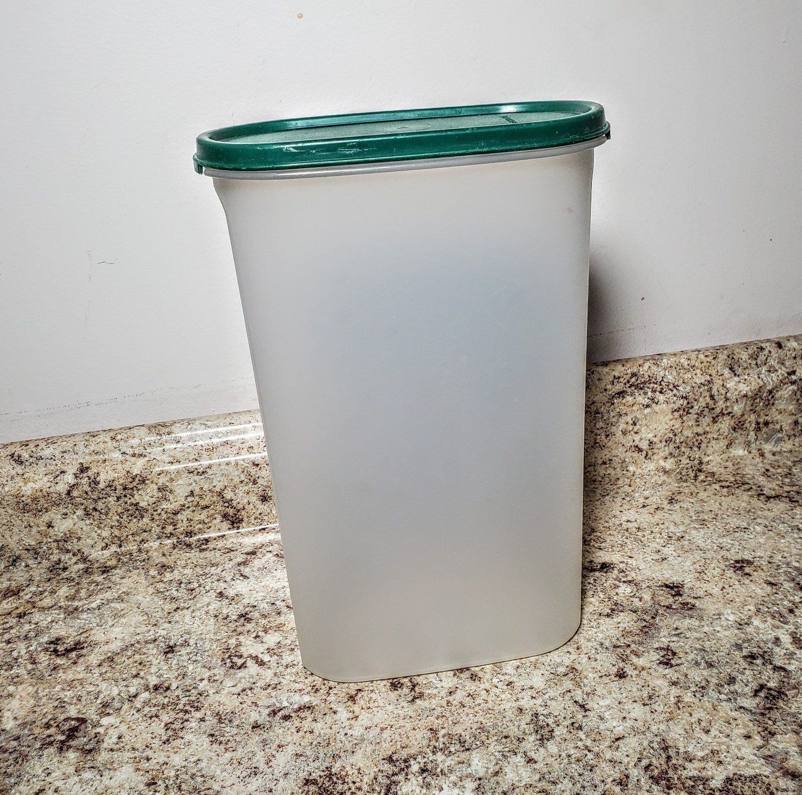 Tupperware Modular Mates Oval 5 Storage Container 1615 With Green Lid ...