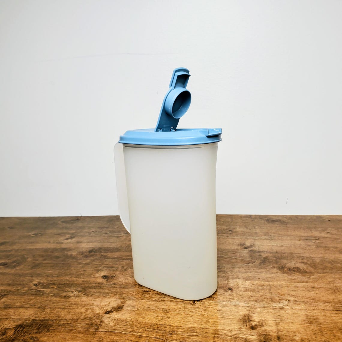 Vintage Tupperware Slim Line 2 Qt Refrigerator Pitcher #2009 Blue Lid ...