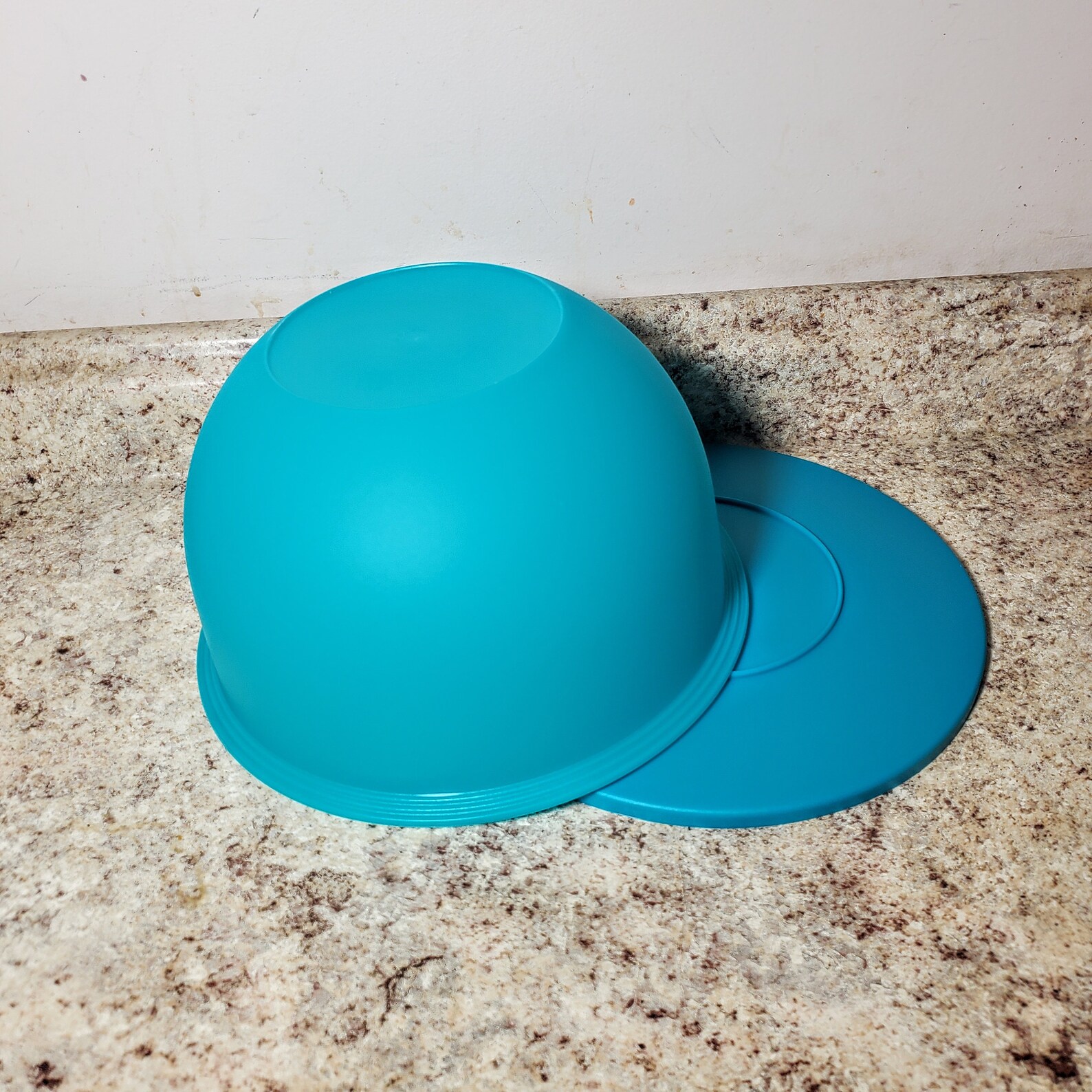 Tupperware Impressions Bowl Blue Mixing Storage 3091 4.3 Liters W/ Lid ...