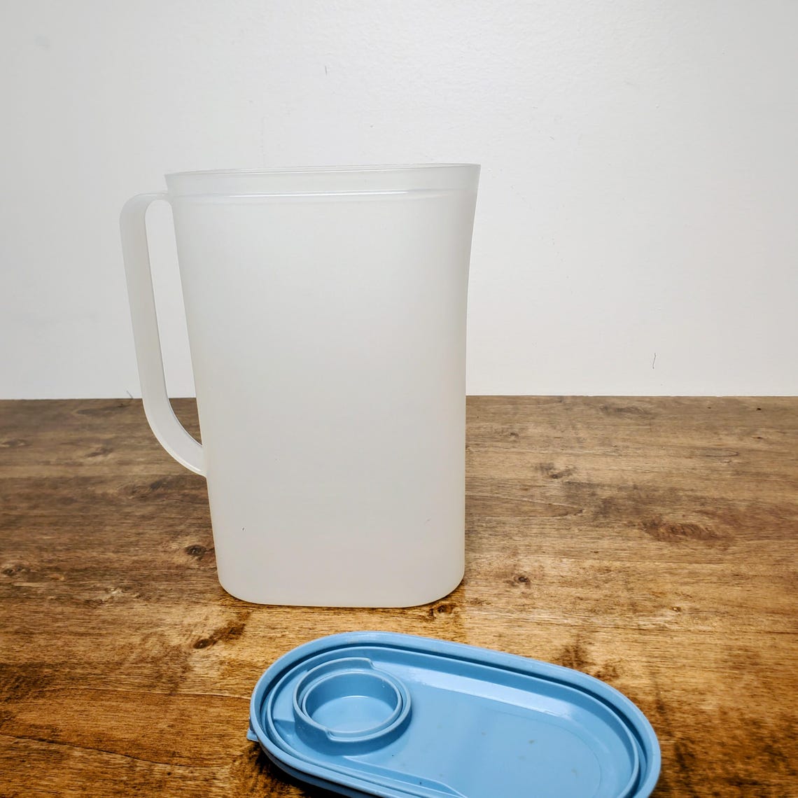 Vintage Tupperware Slim Line 2 Qt Refrigerator Pitcher #2009 Blue Lid ...