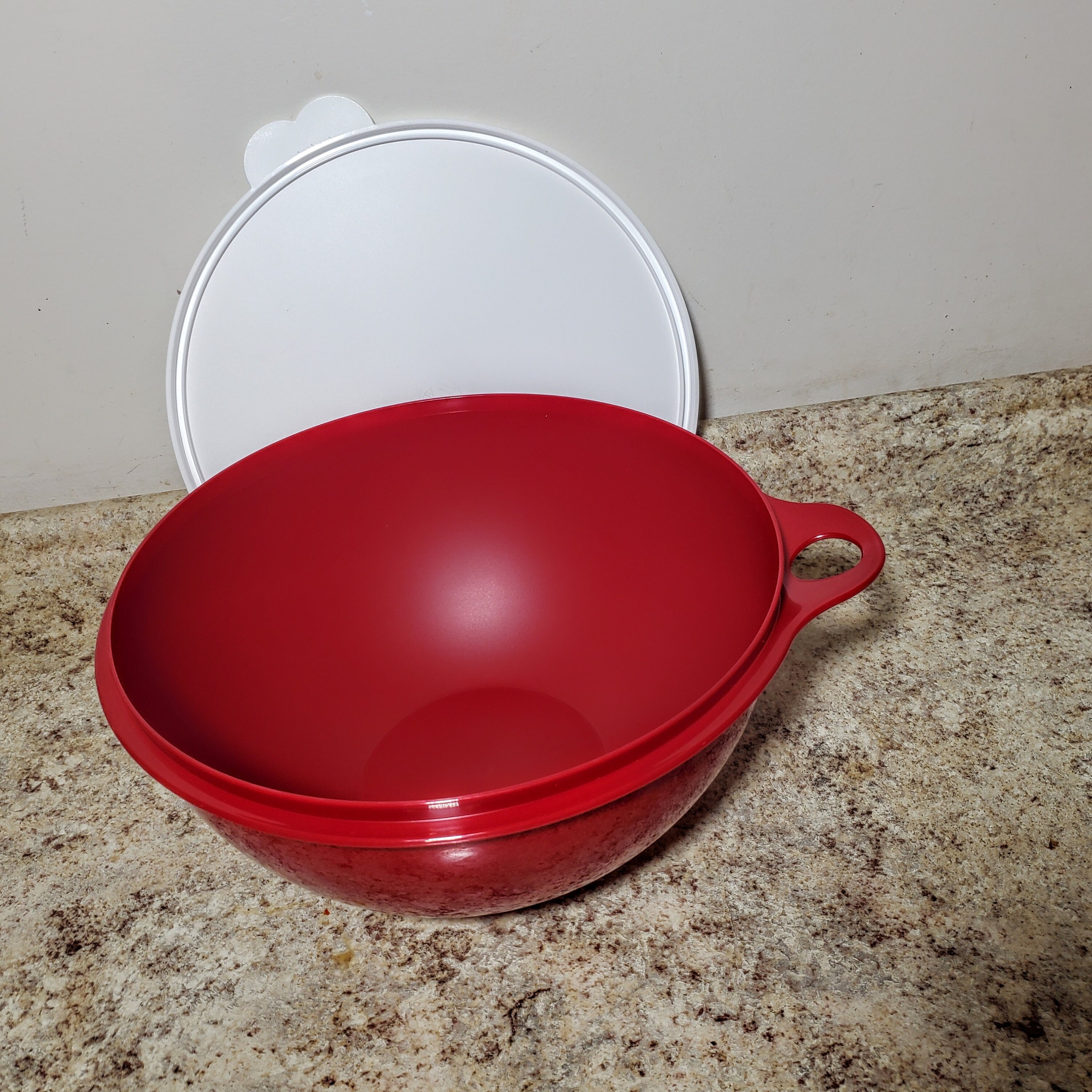 Tupperware 32 Cup Thatsa Bowl Red With White Lid 2539 Large 7.8L - Etsy