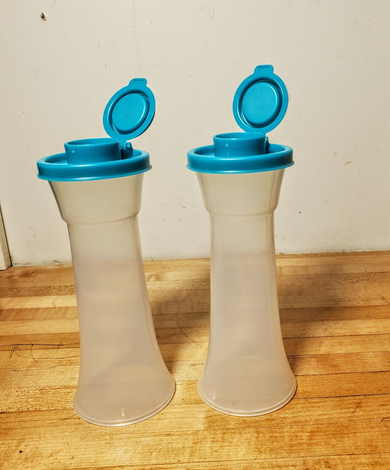 Tupperware LARGE Hourglass Salt and Pepper Shakers Set Clear With Teal ...