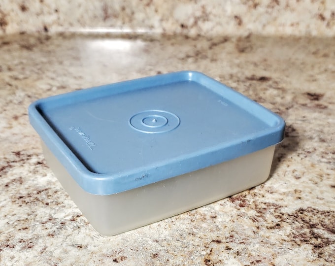 Tupperware Mini Square-a-way Sandwich Keeper 1516 Clear With Blue Seal ...