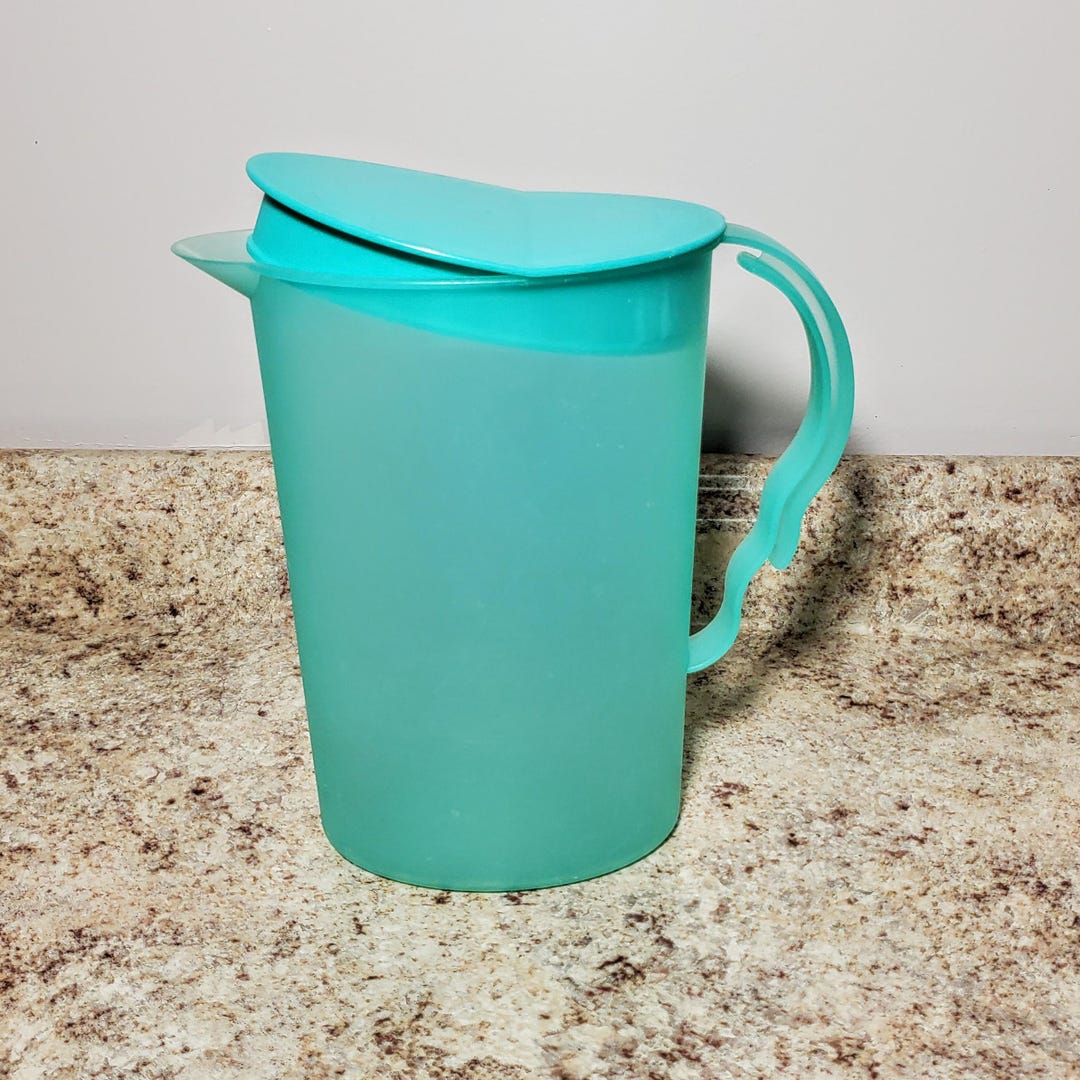 Tupperware Impressions 2.1L 8.75 Cups Oval Pitcher Rocker Top Teal ...