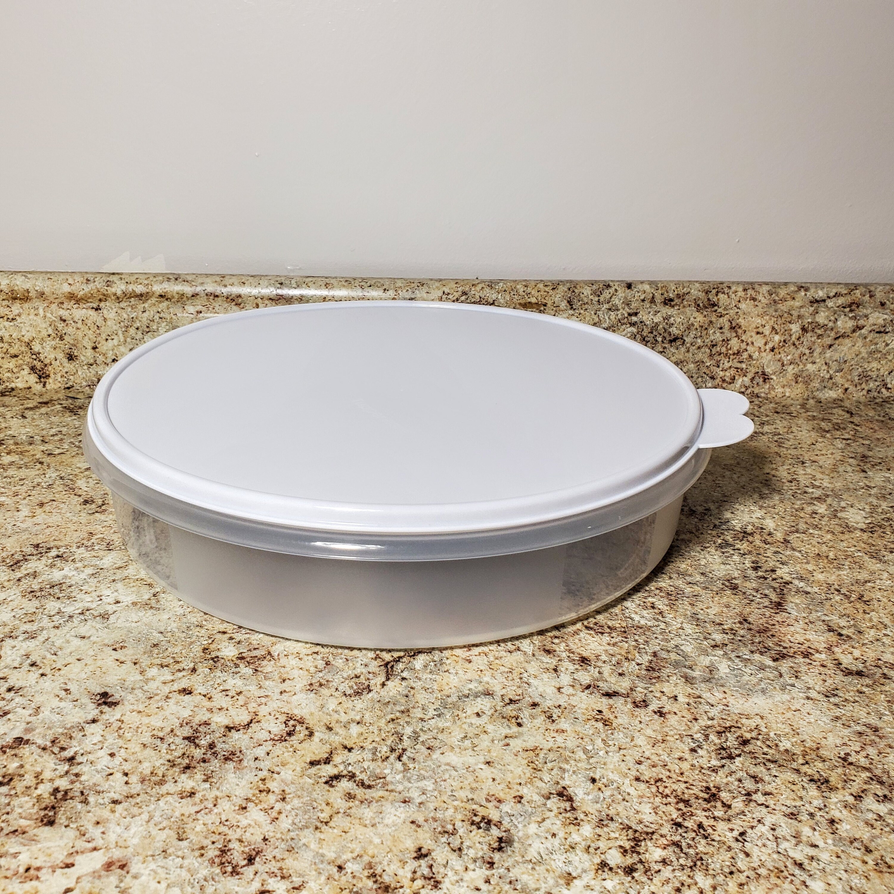 TUPPERWARE Freezersmart Round Container Pie Keeper White BUTTERFLY Tab ...