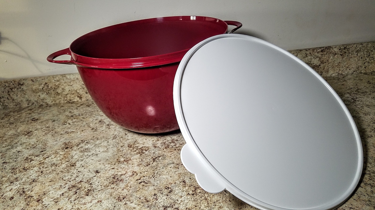 Tupperware Jumbo Red Thatsa Bowl 59 Cups White Double Tab Seal - Etsy