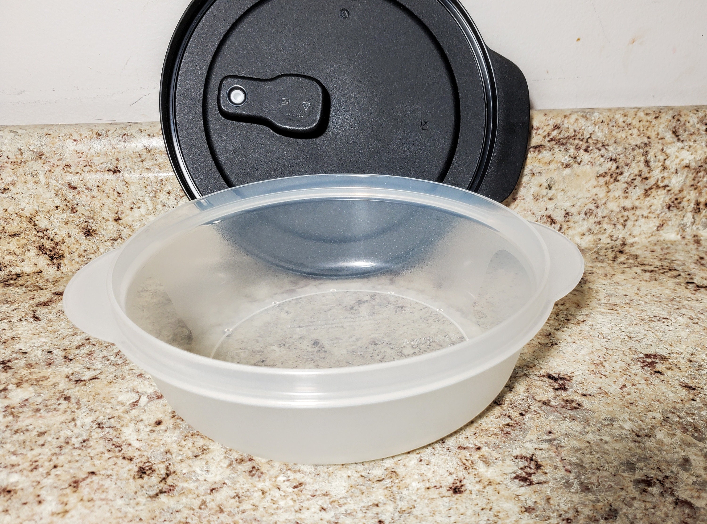 Tupperware Crystalwave on Go Lunch Microwave Round Dish 4 Cups Sheer ...
