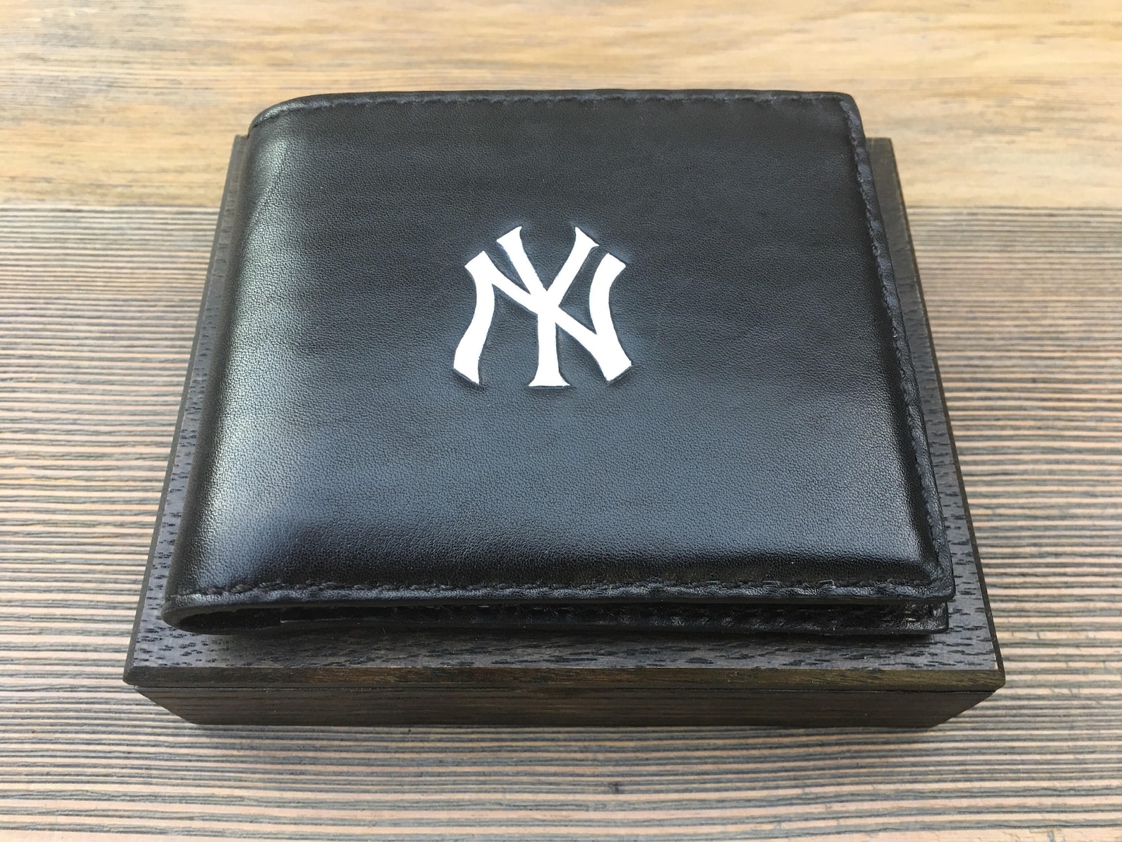 Men's Designer Leather Wallet / New York Yankees Wallet - Etsy