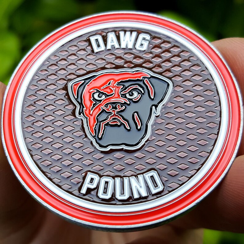 PREMIUM NFL Cleveland Browns Poker Card Chip Protector Golf Marker ...
