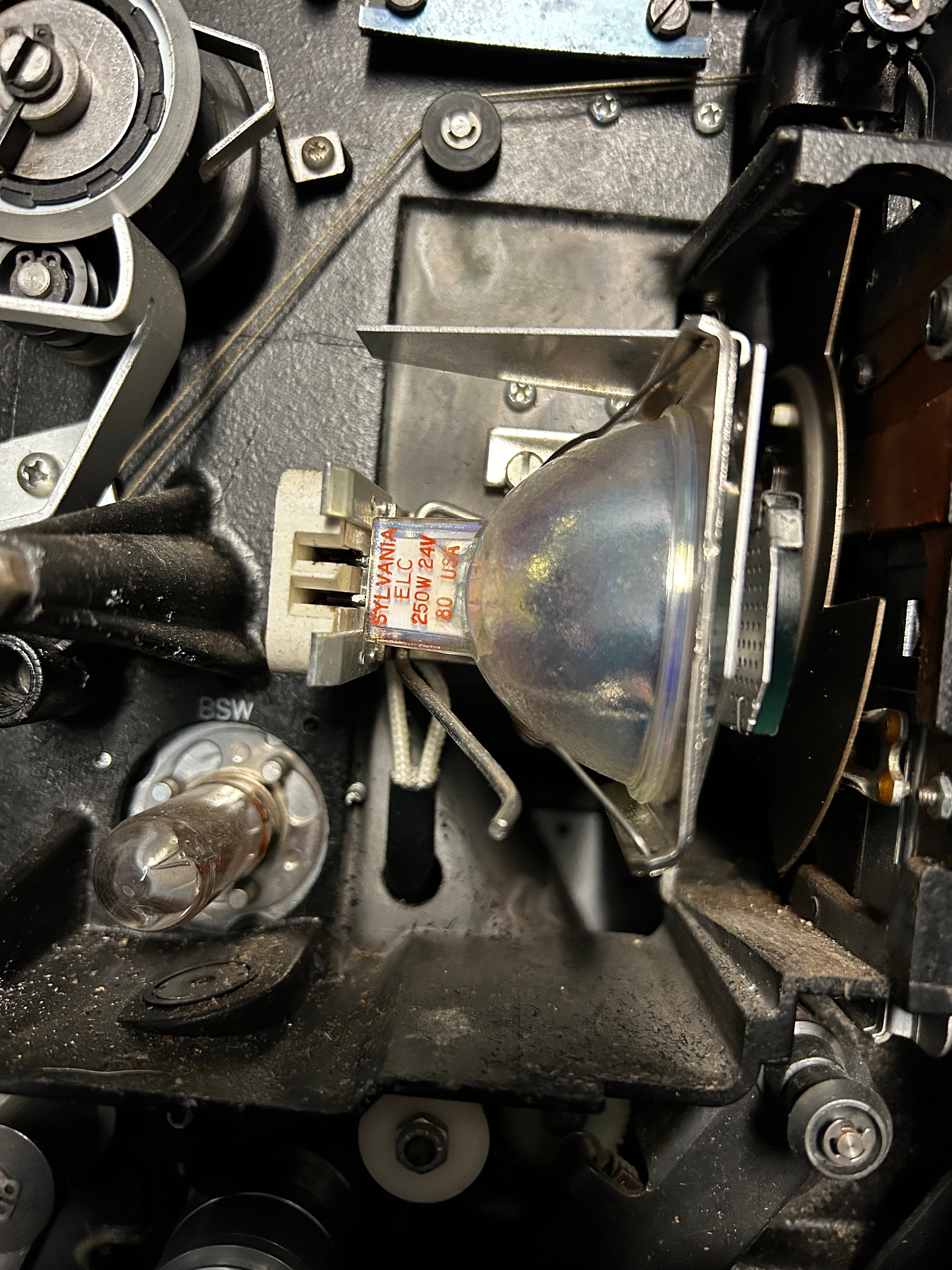 Vintage SINGER, Installed XL 16mm Film Sound Projector, Instaload/xl - Etsy