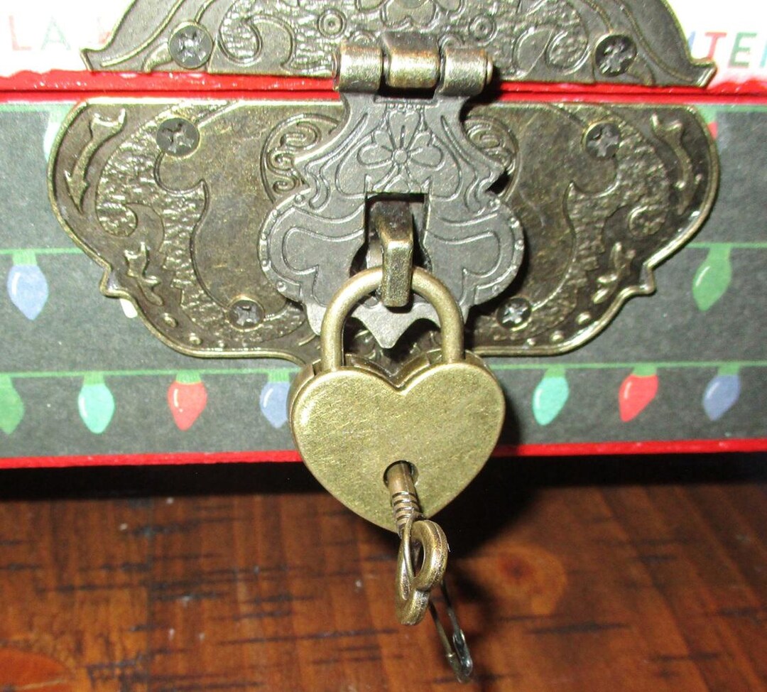 Cigar Box Upcycled Into a Beautiful Christmas Box. Creative Presents on ...