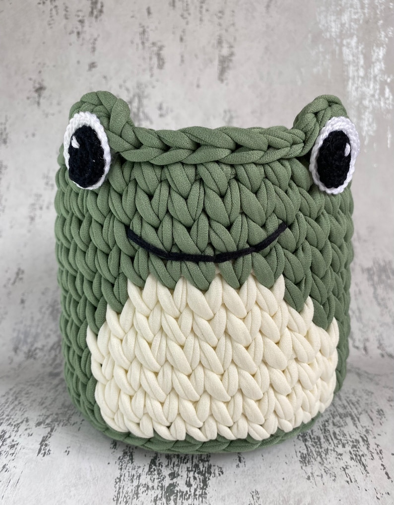 Handmade Frog Crochet Basket for Children’s Bedroom, Tshirt Yarn Basket ...